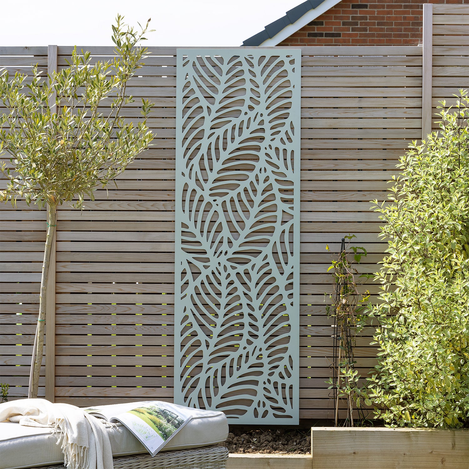 Green Tropic Palm Decorative Garden Screen | Naturewall